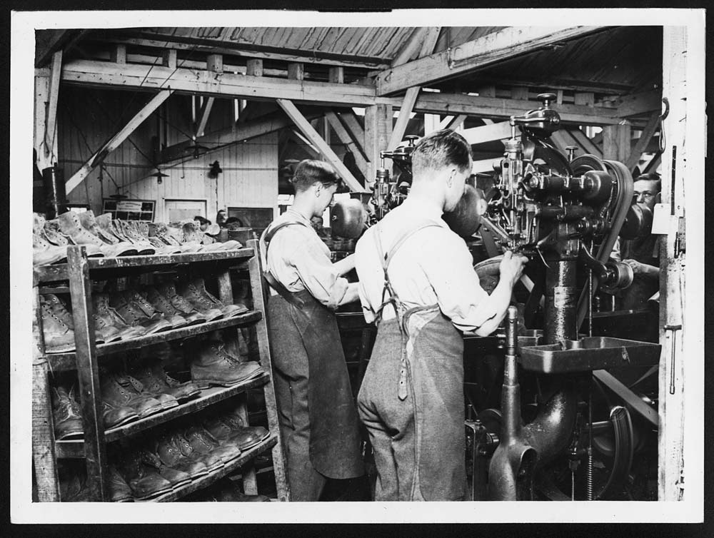 (12) O.897 - Where Tommy's footwear is repaired - British Western Front ...