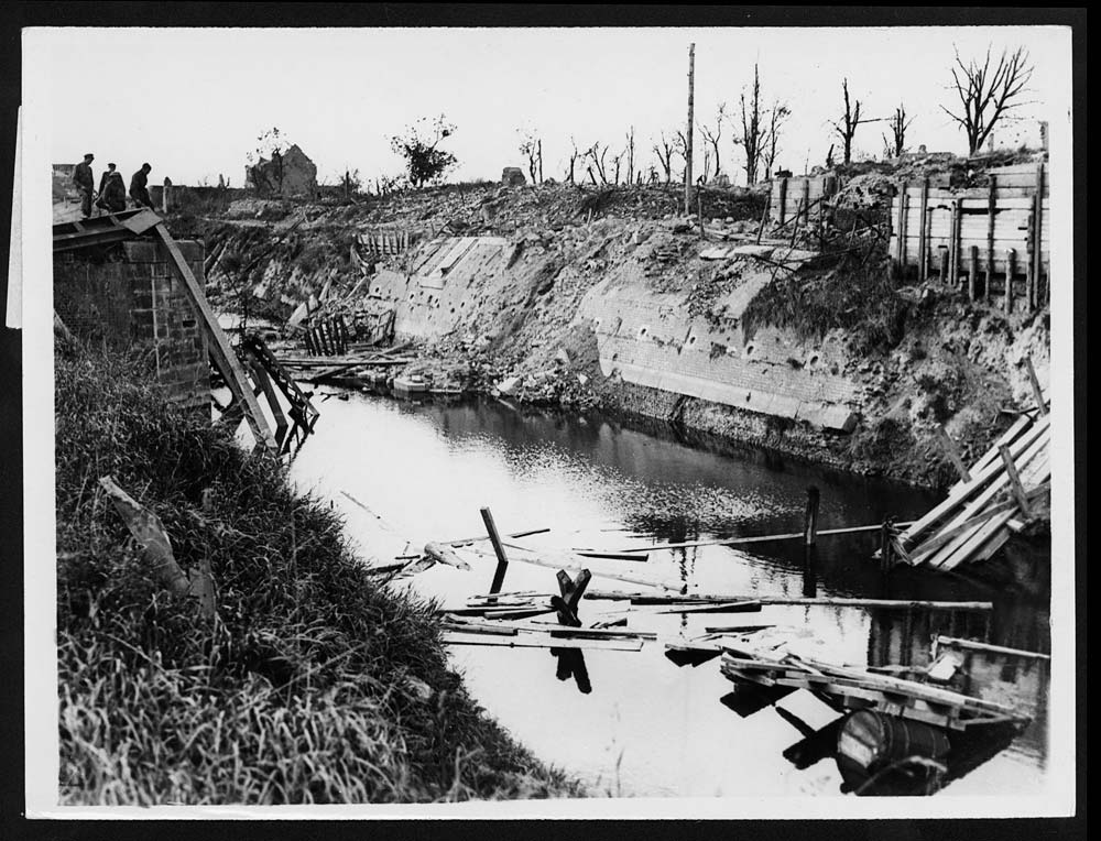 (16) V.25 - Canal at La Bassee, showing destroyed bridge - British ...