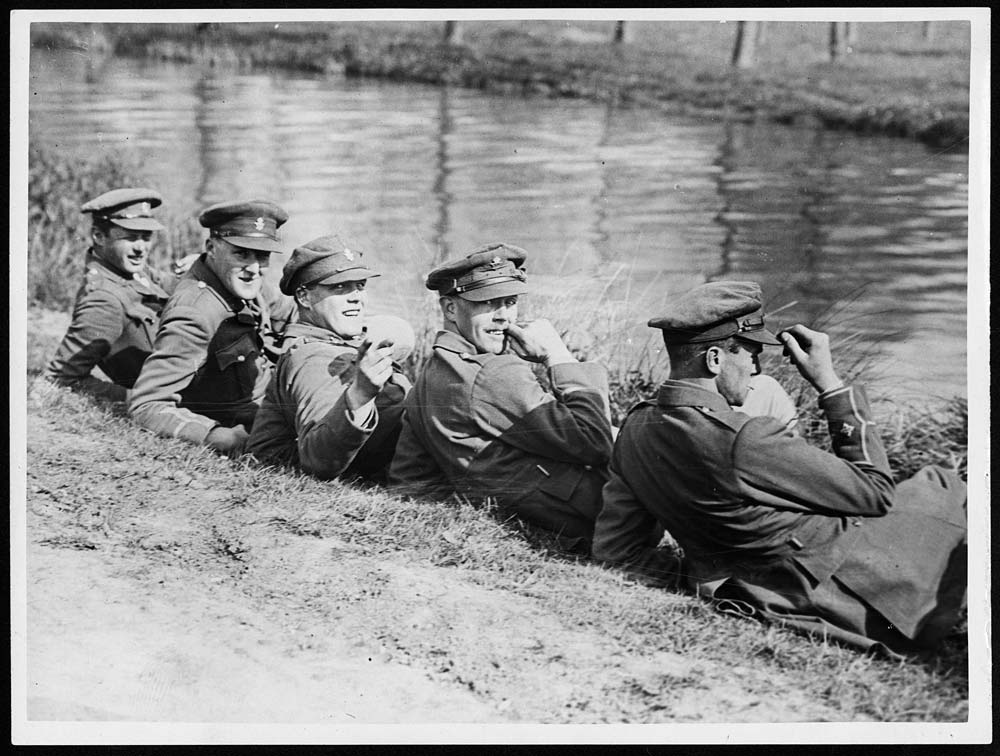 (14) C.1652 - Officers of the regiment watching the sports - Cavalry ...