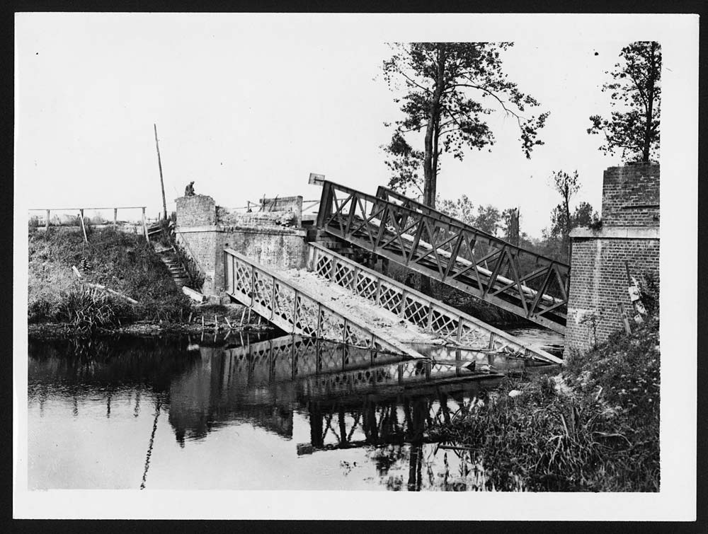 (393) D.3025 - Blown up bridges at 'Chipilly' which village was ...