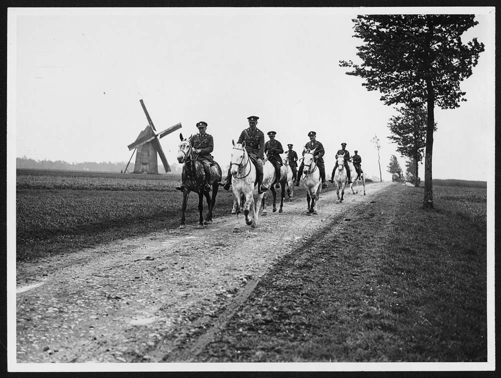 (56) L.714 - C.O. of the Royal Scots Greys with his staff - Cavalry ...