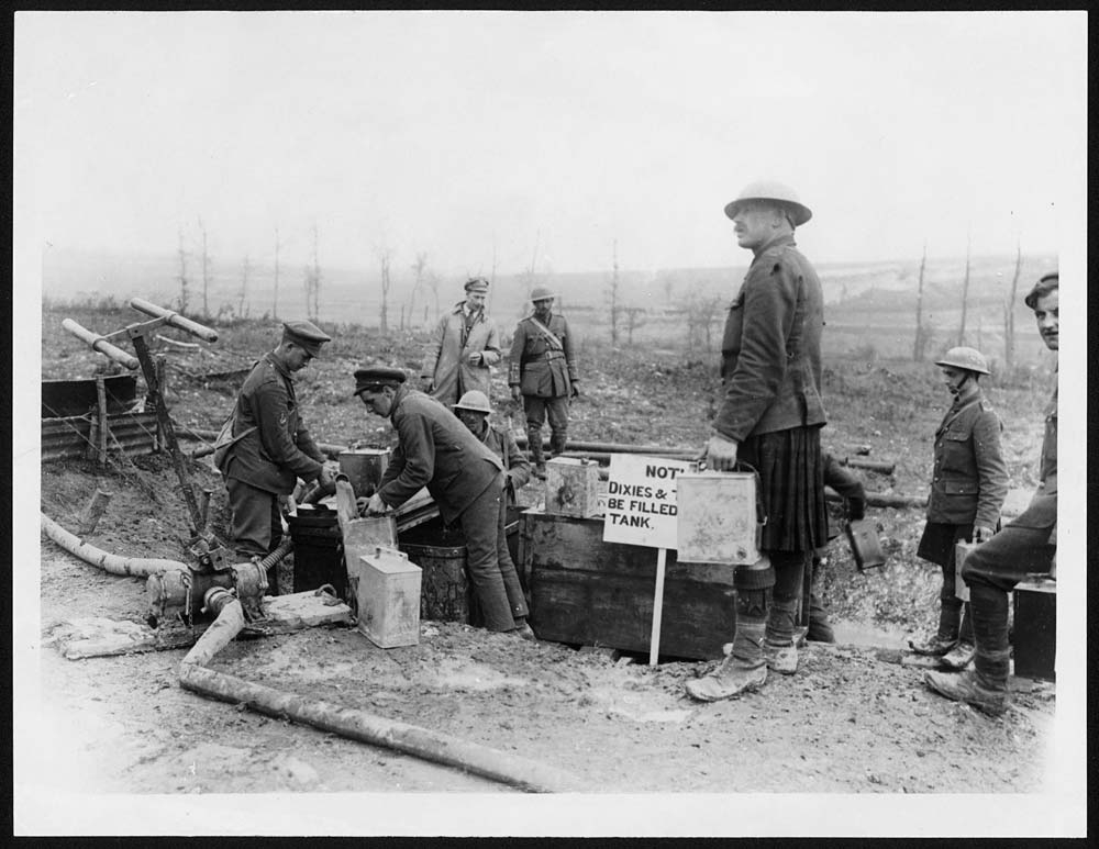 (87) X.32078 - Water supply for the troops is perfectly wonderful ...